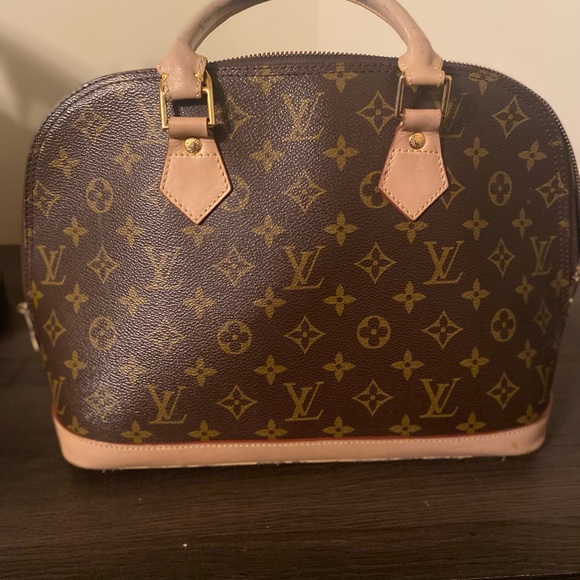Louis Vuitton | Bags | Authentic Lv Handbagused Condition But Can Be ...